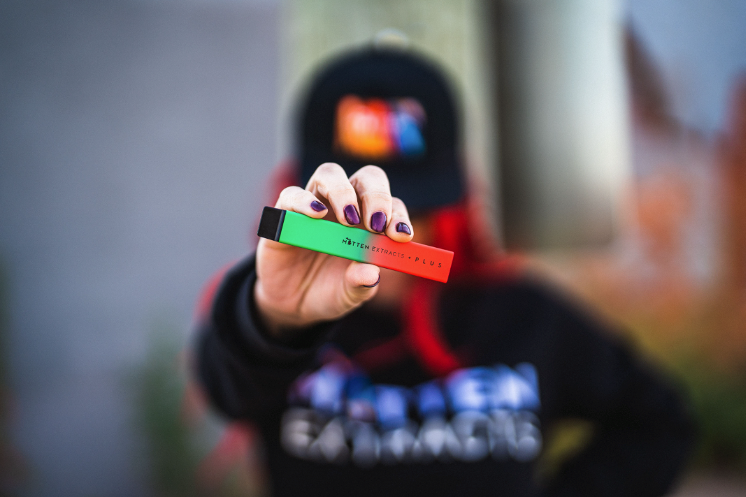 Elevate Your Experience with Mitten Extracts Disposable Vapes